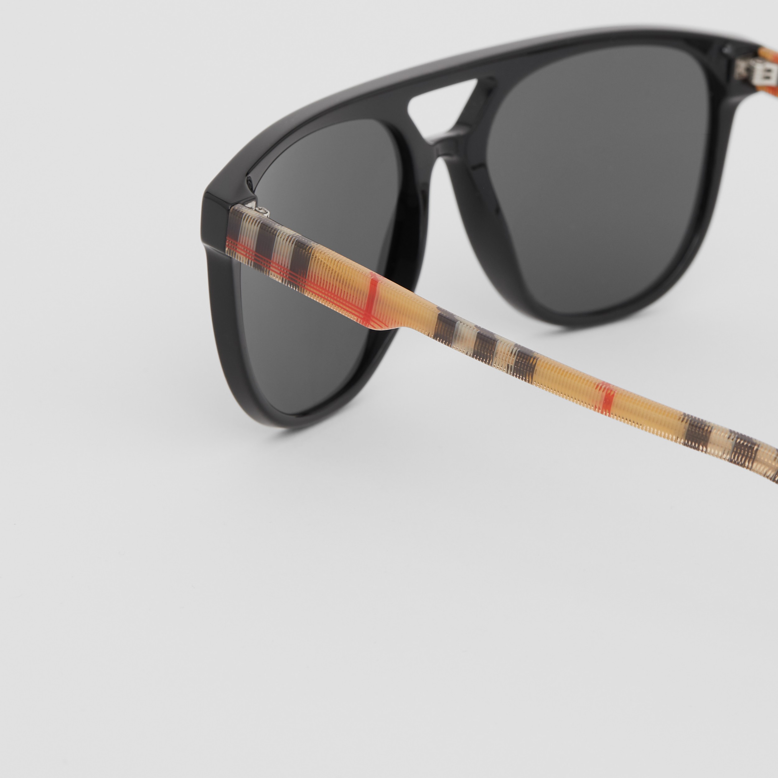 Navigator Sunglasses In Black Men Burberry United States