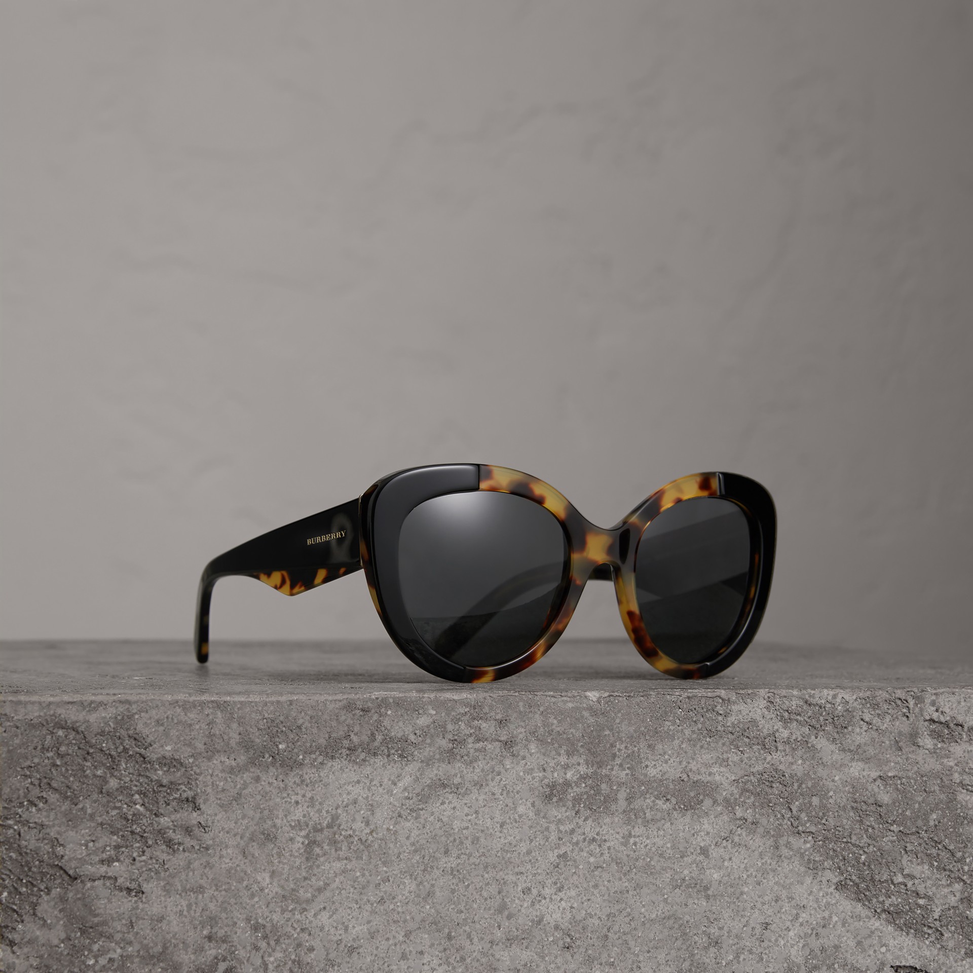 Round Frame Sunglasses In Black Women Burberry United States