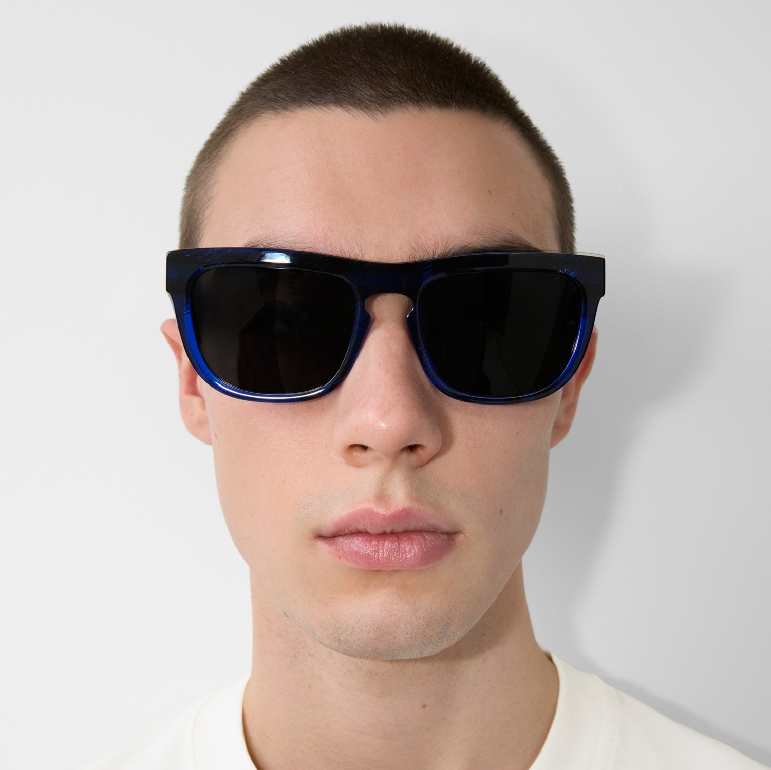 Sonnenbrille „Arch Facet“ (Marineblau) | Burberry® Sonnenbrille „Arch Facet“ (Marineblau) | Burberry®
