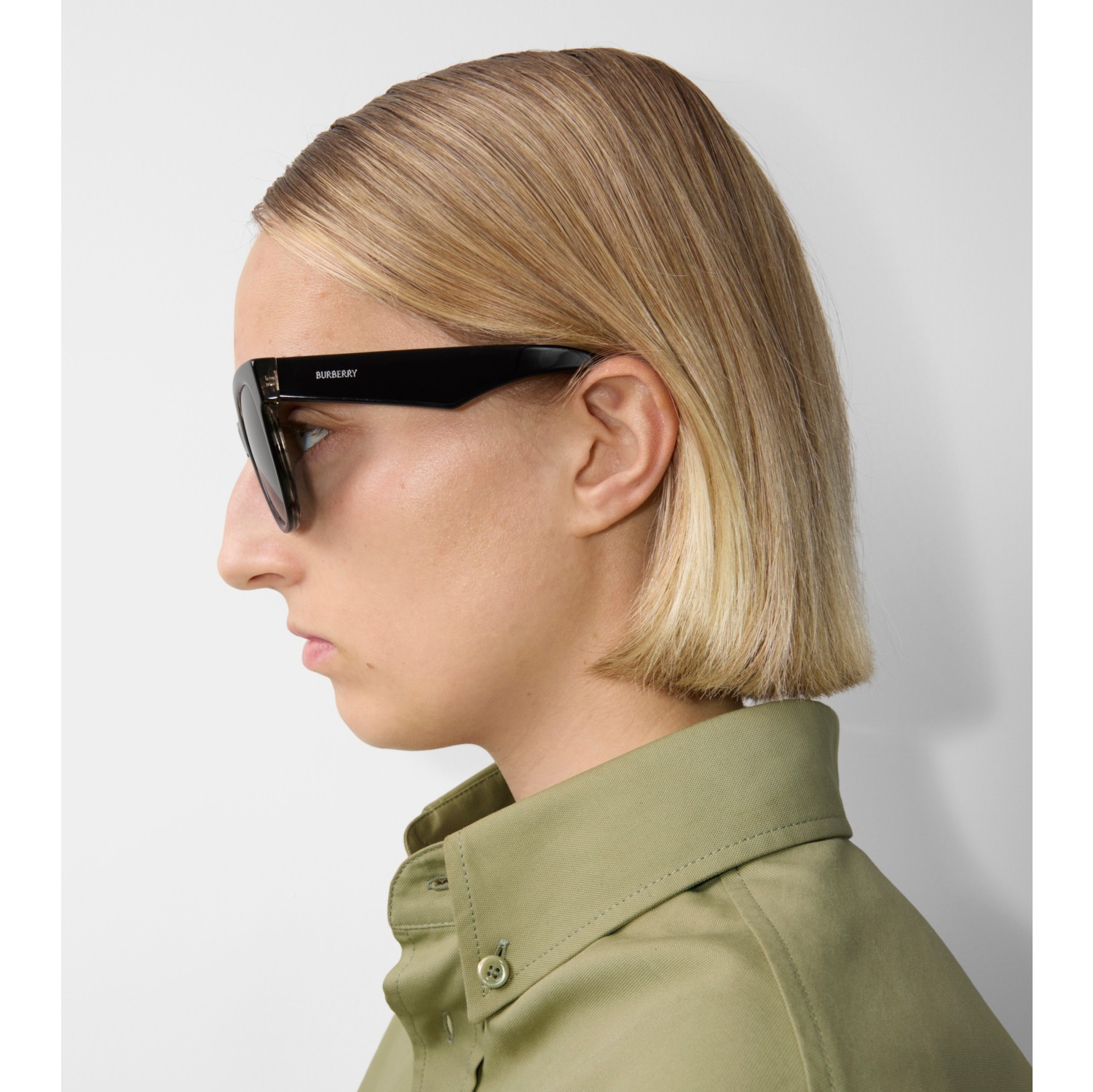 Check Round Sunglasses in Black/check | Burberry® Official
