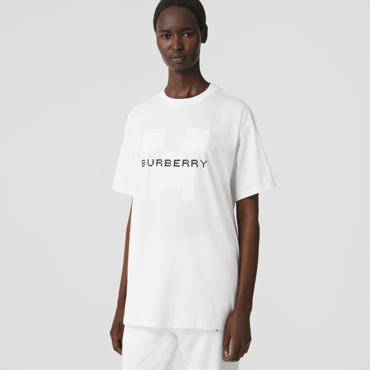 Xbox partners with luxury apparel brand Burberry to giveaway 50 custom ...