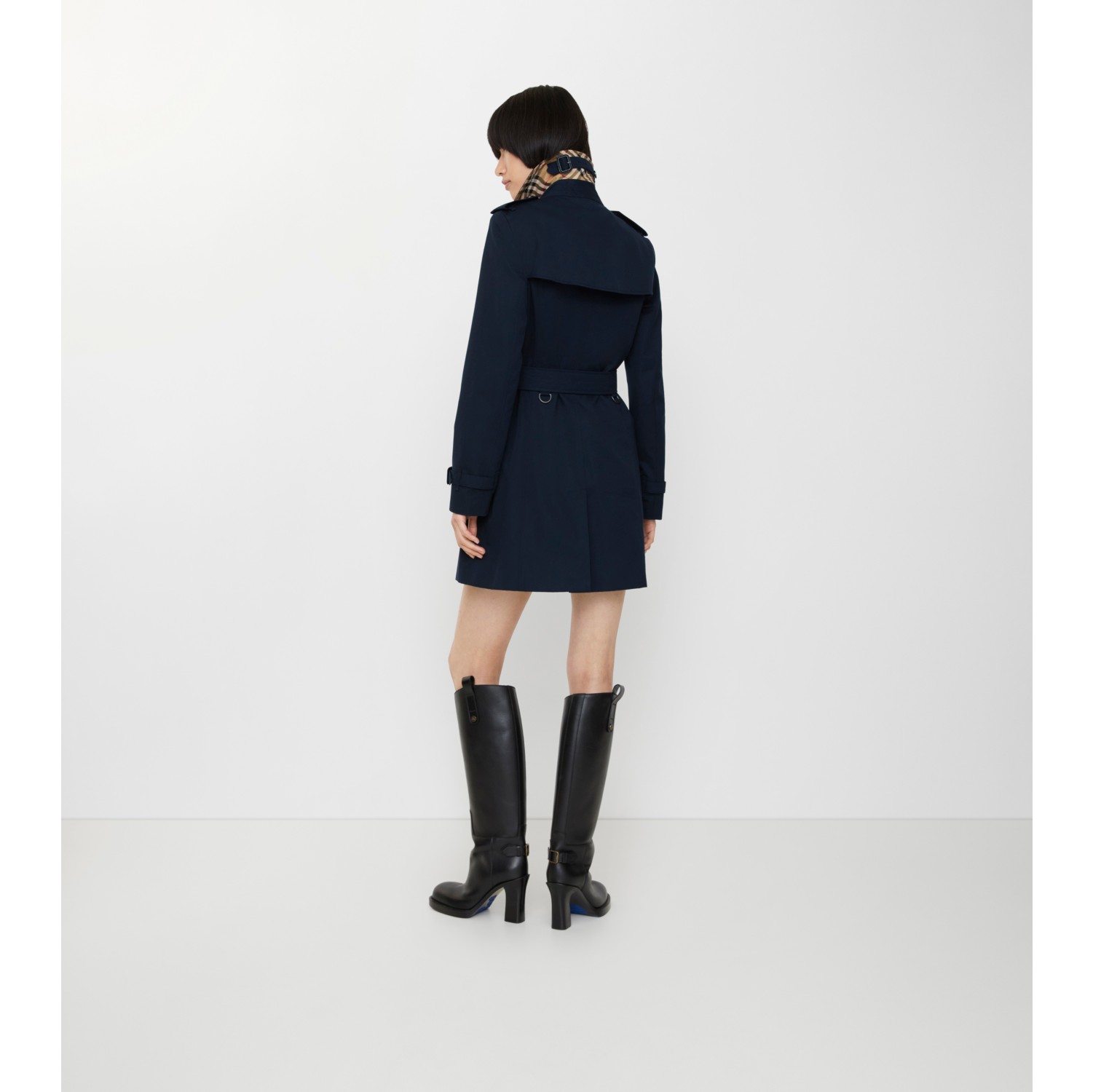 Short Chelsea Heritage Trench Coat in Coal blue - Women, Cotton ...