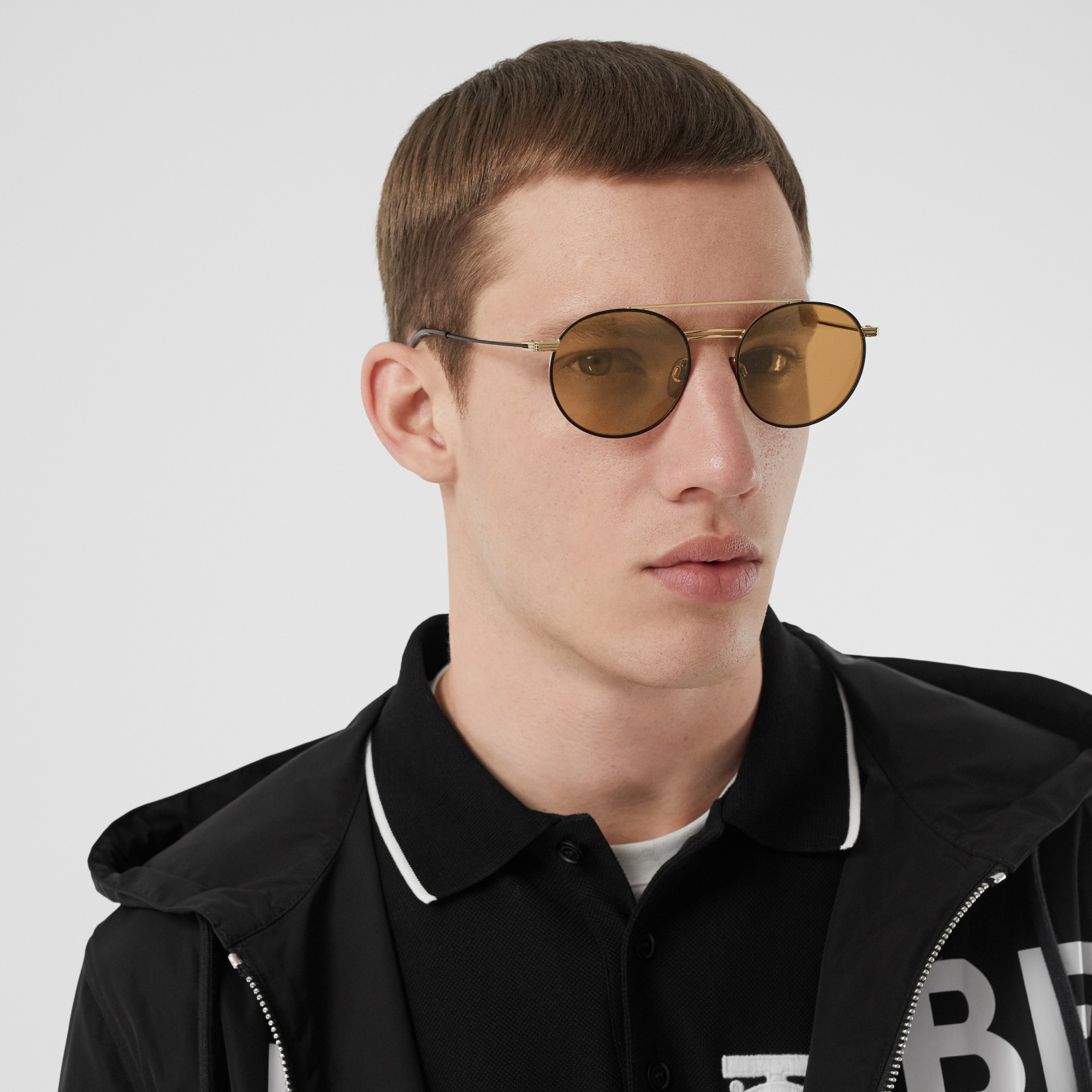 Top Bar Detail Round Frame Sunglasses In Tortoiseshell Men Burberry