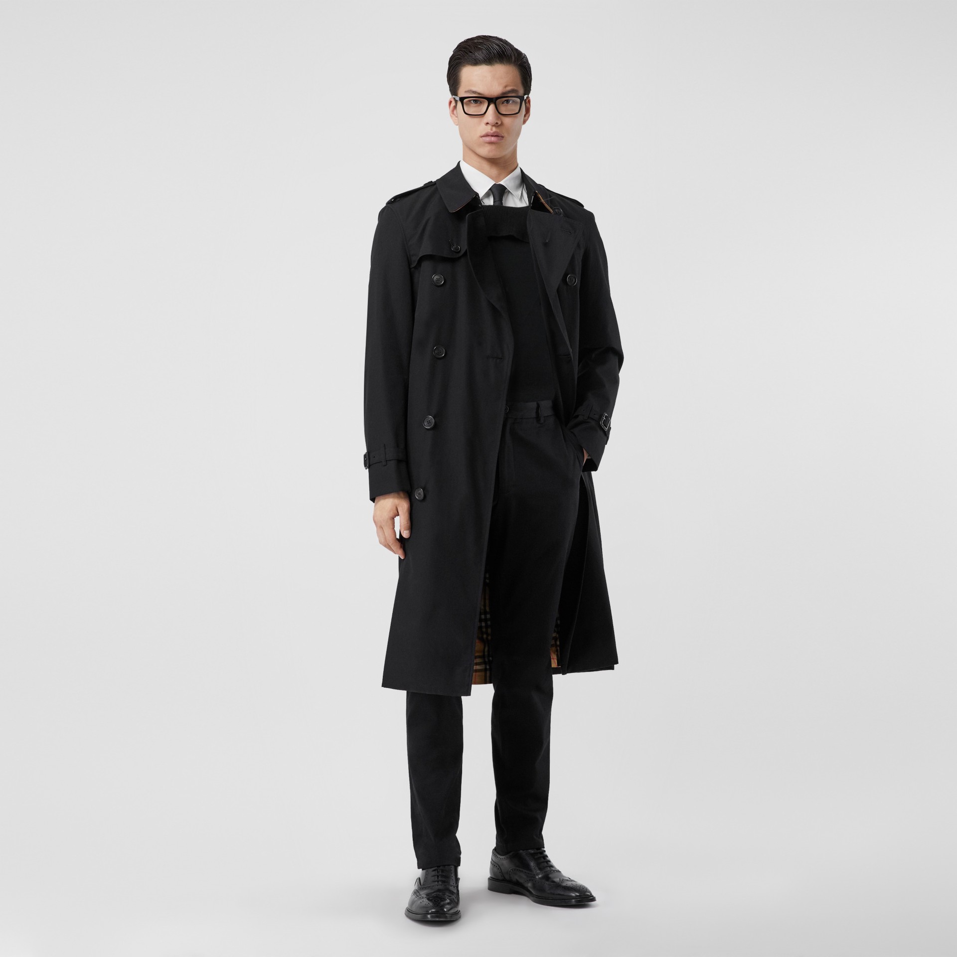 The Long Chelsea Heritage Trench Coat in Black - Men | Burberry United ...